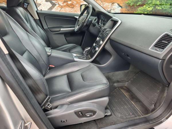 Pelēks Volvo XC60 2016 Šauļi, ar dzinēja tilpumu 2.00 L un nobraukumu 255 tūkst. km par 12650 €, foto 10 vietnē AUTOMOTO.COM.LV