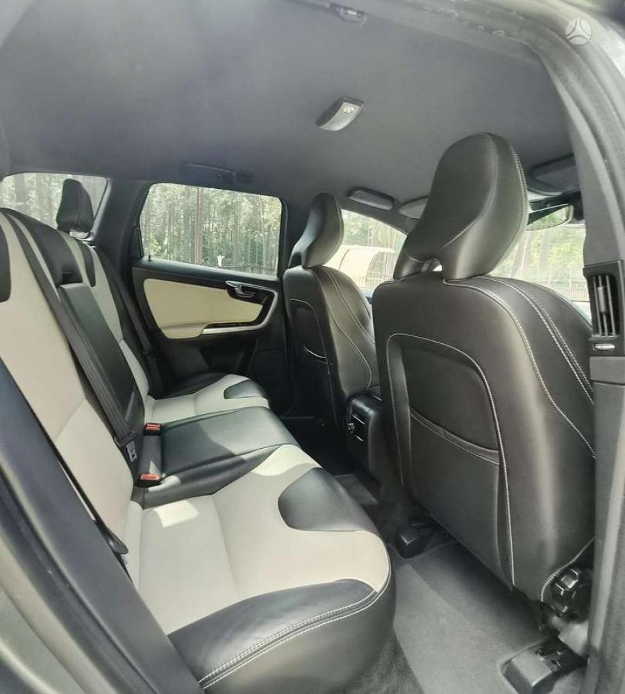 Pelēks Volvo XC60 2016 Viļņa, ar dzinēja tilpumu 2.40 L un nobraukumu 222 tūkst. km par 14750 €, foto 21 vietnē AUTOMOTO.COM.LV