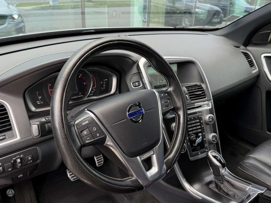 Pelēks Volvo XC60 2016 Utena, ar dzinēja tilpumu 2.40 L un nobraukumu 300 tūkst. km par 14450 €, foto 14 vietnē AUTOMOTO.COM.LV