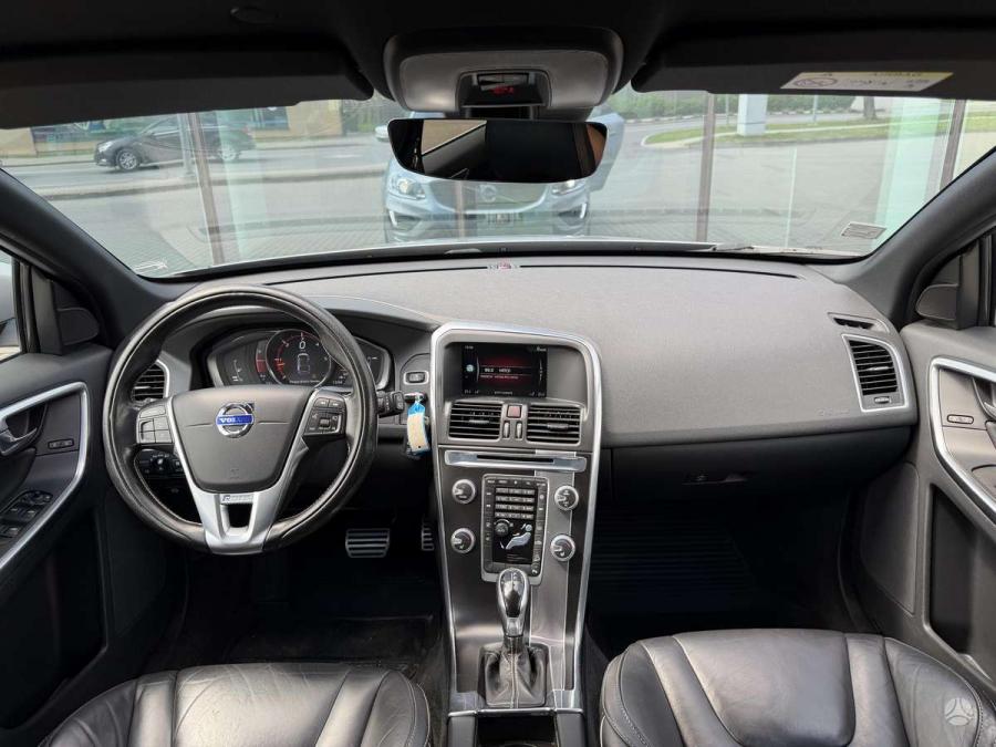 Pelēks Volvo XC60 2016 Utena, ar dzinēja tilpumu 2.40 L un nobraukumu 300 tūkst. km par 14450 €, foto 16 vietnē AUTOMOTO.COM.LV