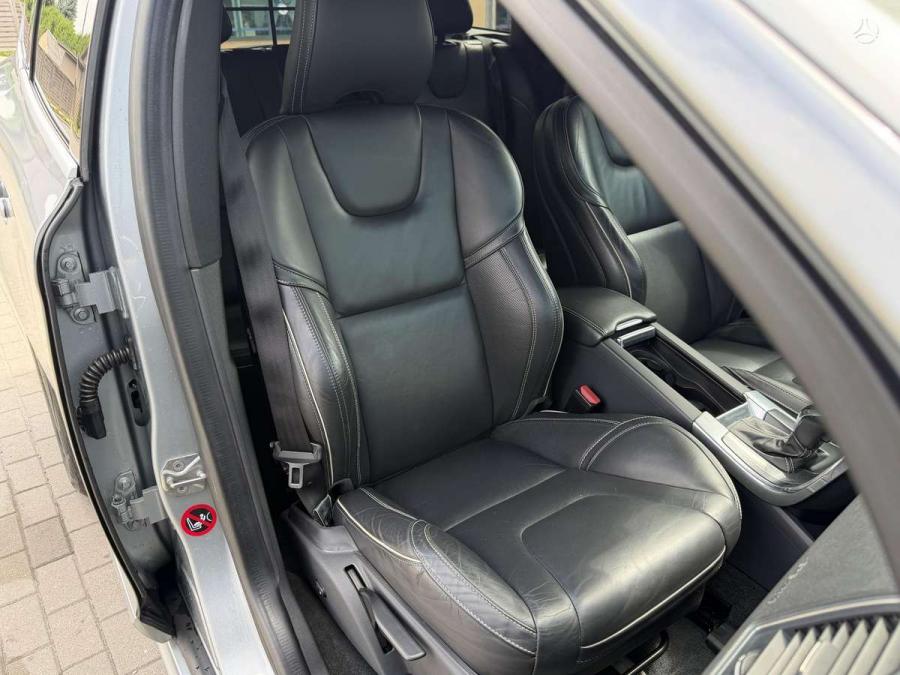 Pelēks Volvo XC60 2016 Utena, ar dzinēja tilpumu 2.40 L un nobraukumu 300 tūkst. km par 14450 €, foto 17 vietnē AUTOMOTO.COM.LV