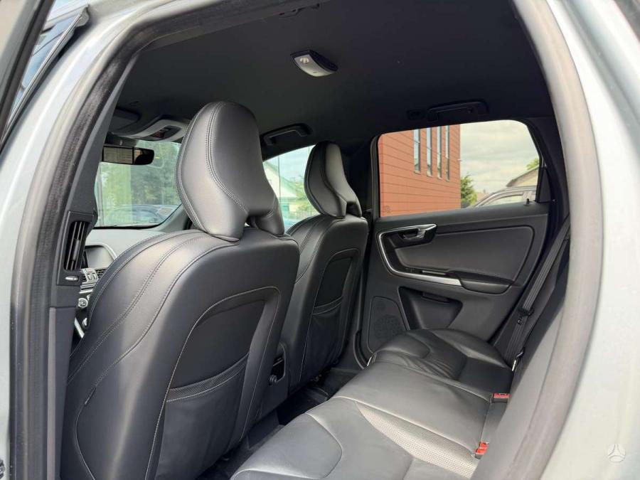 Pelēks Volvo XC60 2016 Utena, ar dzinēja tilpumu 2.40 L un nobraukumu 300 tūkst. km par 14450 €, foto 19 vietnē AUTOMOTO.COM.LV