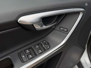 Pelēks Volvo XC60 2016 Utena, ar dzinēja tilpumu 2.40 L un nobraukumu 300 tūkst. km par 14450 €, foto 22 vietnē AUTOMOTO.COM.LV