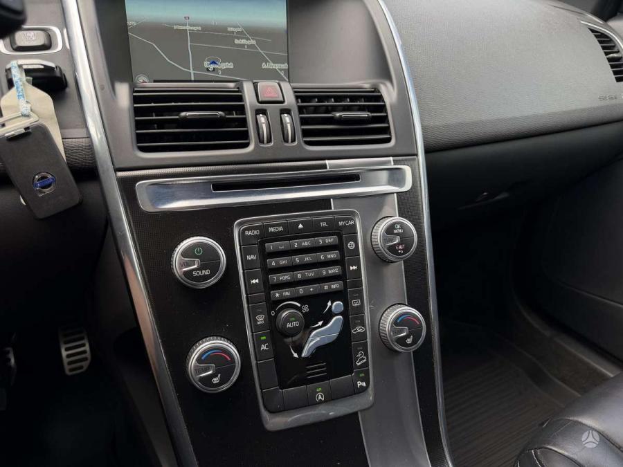 Pelēks Volvo XC60 2016 Utena, ar dzinēja tilpumu 2.40 L un nobraukumu 300 tūkst. km par 14450 €, foto 27 vietnē AUTOMOTO.COM.LV