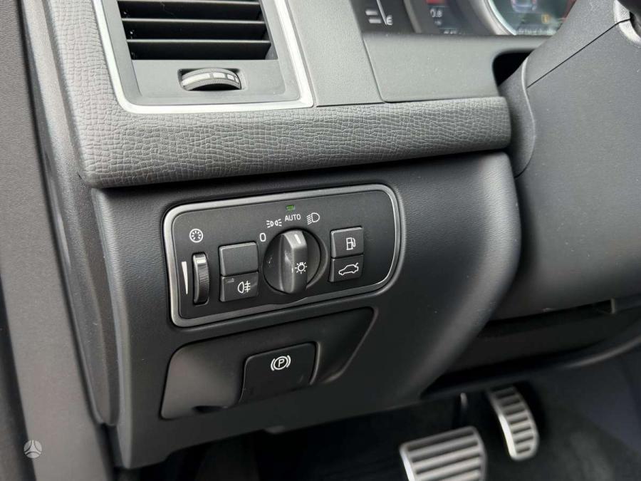 Pelēks Volvo XC60 2016 Utena, ar dzinēja tilpumu 2.40 L un nobraukumu 300 tūkst. km par 14450 €, foto 35 vietnē AUTOMOTO.COM.LV
