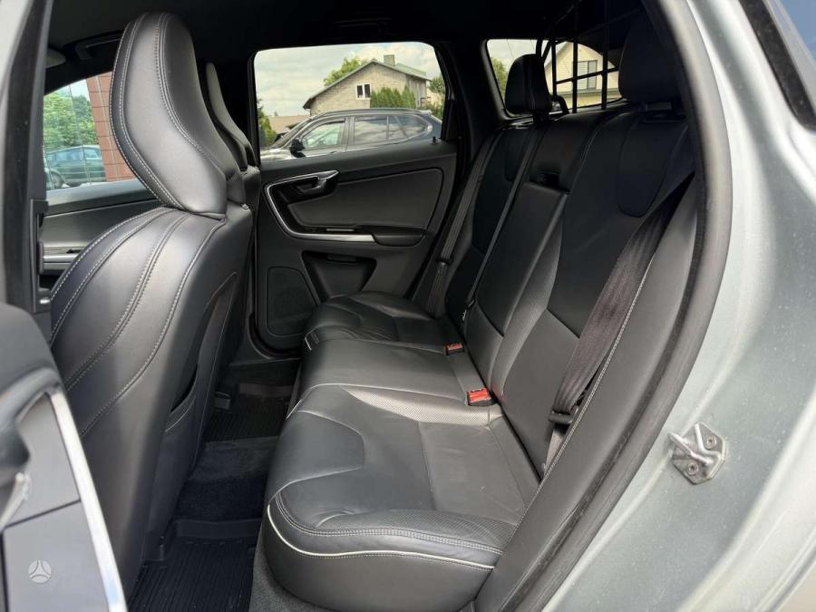 Pelēks Volvo XC60 2016 Utena, ar dzinēja tilpumu 2.40 L un nobraukumu 300 tūkst. km par 14450 €, foto 38 vietnē AUTOMOTO.COM.LV