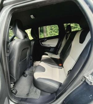 Pelēks Volvo XC60 2016 Viļņa, ar dzinēja tilpumu 2.40 L un nobraukumu 222 tūkst. km par 14850 €, foto 17 vietnē AUTOMOTO.COM.LV