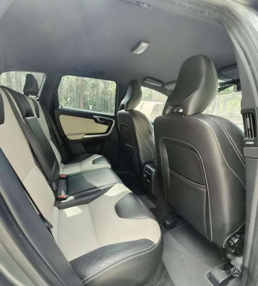 Pelēks Volvo XC60 2016 Viļņa, ar dzinēja tilpumu 2.40 L un nobraukumu 222 tūkst. km par 14850 €, foto 21 vietnē AUTOMOTO.COM.LV