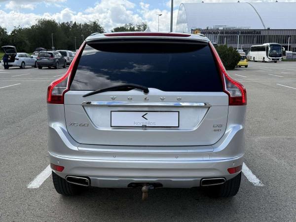 Grey Volvo XC60 2016 in Siauliai, with an engine capacity of 2.40 L and mileage of 298 thousand km for 13600 €, photo 4 on AUTOMOTO.COM.LV