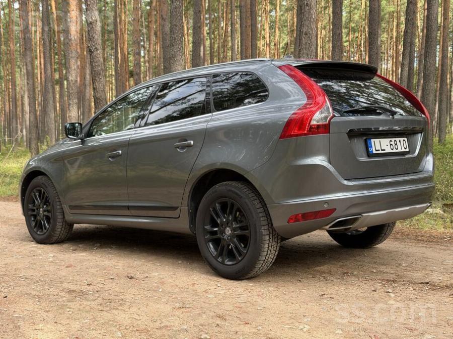 Grey Volvo XC60 2016 in Riga, with an engine capacity of 2.40 L and mileage of 205 thousand km for 11490 €, photo 3 on AUTOMOTO.COM.LV