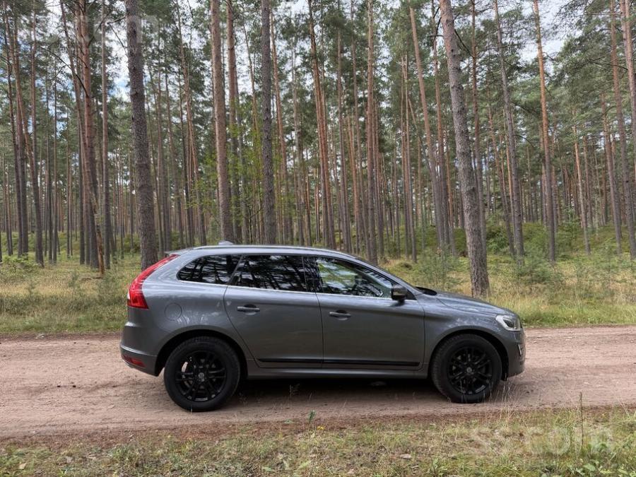 Grey Volvo XC60 2016 in Riga, with an engine capacity of 2.40 L and mileage of 205 thousand km for 11490 €, photo 4 on AUTOMOTO.COM.LV