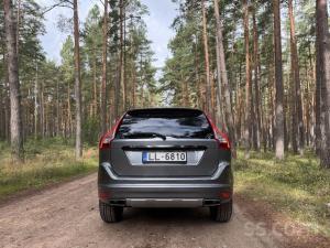 Grey Volvo XC60 2016 in Riga, with an engine capacity of 2.40 L and mileage of 205 thousand km for 11490 €, photo 6 on AUTOMOTO.COM.LV