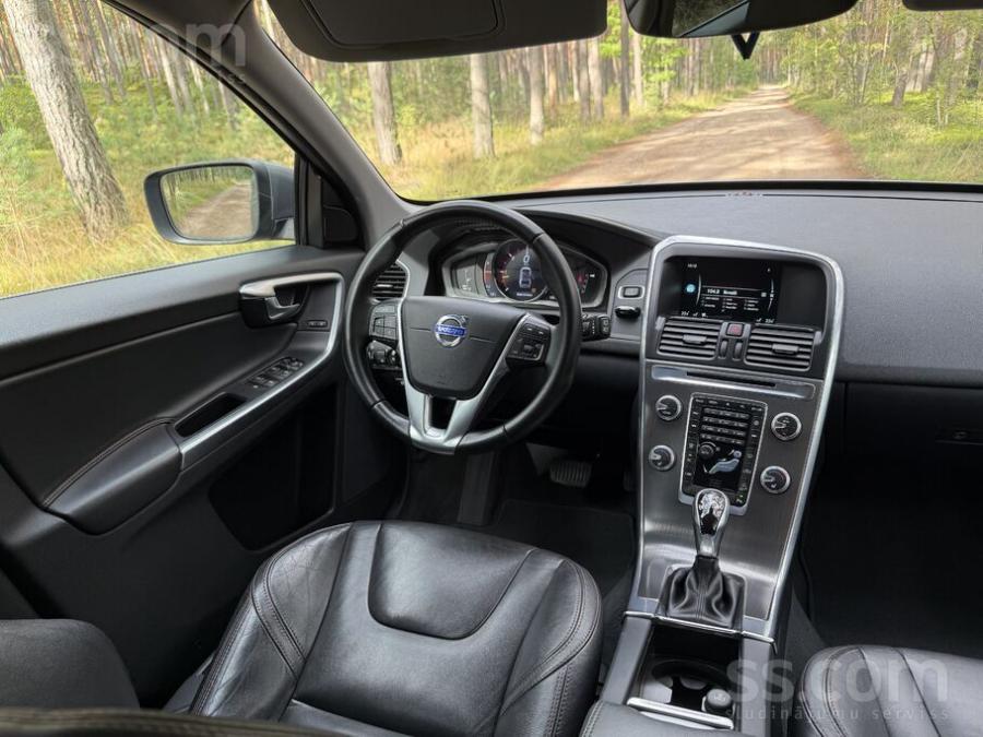 Grey Volvo XC60 2016 in Riga, with an engine capacity of 2.40 L and mileage of 205 thousand km for 11490 €, photo 8 on AUTOMOTO.COM.LV