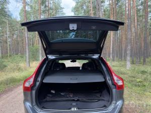 Grey Volvo XC60 2016 in Riga, with an engine capacity of 2.40 L and mileage of 205 thousand km for 11490 €, photo 10 on AUTOMOTO.COM.LV