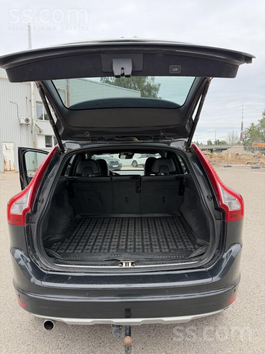 Grey Volvo XC60 2016 in Riga, with an engine capacity of 2.00 L and mileage of 189 thousand km for 10000 €, photo 10 on AUTOMOTO.COM.LV