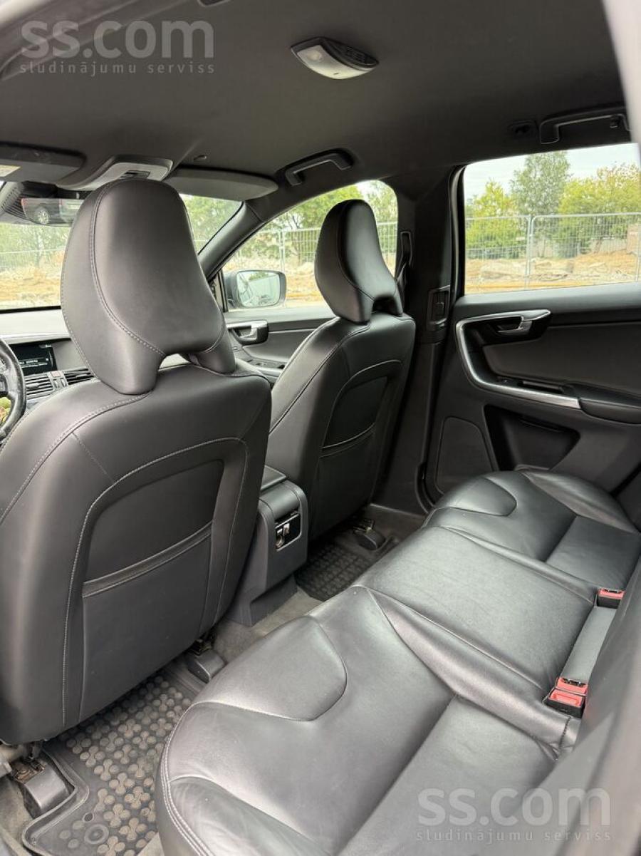 Grey Volvo XC60 2016 in Riga, with an engine capacity of 2.00 L and mileage of 189 thousand km for 10000 €, photo 13 on AUTOMOTO.COM.LV