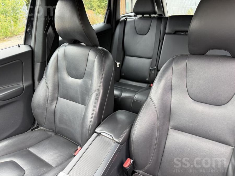 Grey Volvo XC60 2016 in Riga, with an engine capacity of 2.00 L and mileage of 189 thousand km for 10000 €, photo 15 on AUTOMOTO.COM.LV
