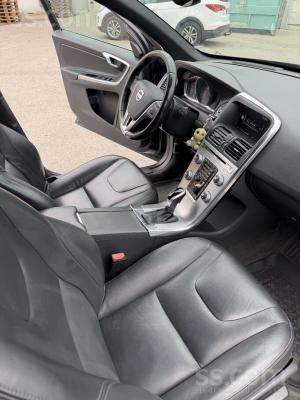 Grey Volvo XC60 2016 in Riga, with an engine capacity of 2.00 L and mileage of 189 thousand km for 10000 €, photo 16 on AUTOMOTO.COM.LV