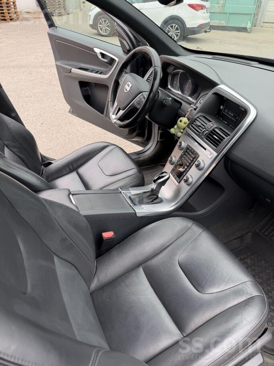 Grey Volvo XC60 2016 in Riga, with an engine capacity of 2.00 L and mileage of 189 thousand km for 10000 €, photo 16 on AUTOMOTO.COM.LV