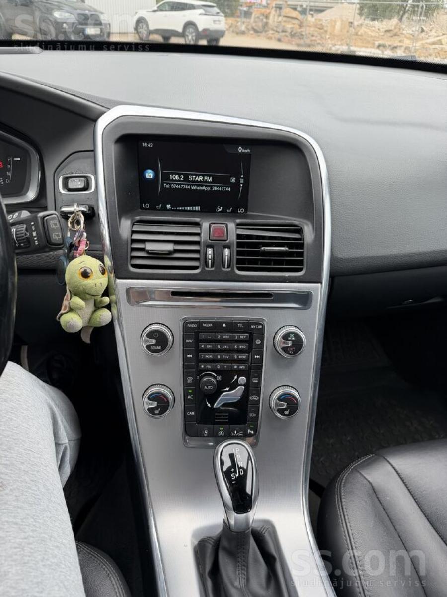 Grey Volvo XC60 2016 in Riga, with an engine capacity of 2.00 L and mileage of 189 thousand km for 10000 €, photo 19 on AUTOMOTO.COM.LV