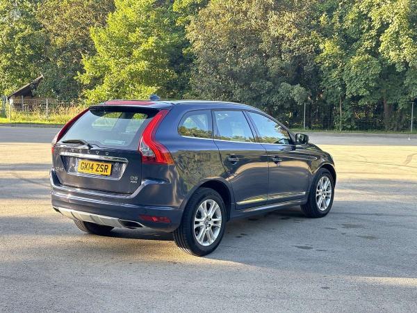 Grey Volvo XC60 2016 in Pakruojis, with an engine capacity of 2.40 L and mileage of 278 thousand km for 4800 €, photo 7 on AUTOMOTO.COM.LV