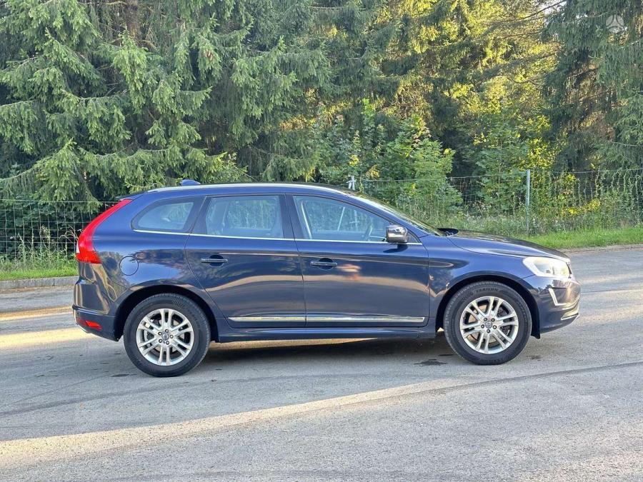 Grey Volvo XC60 2016 in Pakruojis, with an engine capacity of 2.40 L and mileage of 278 thousand km for 4800 €, photo 9 on AUTOMOTO.COM.LV