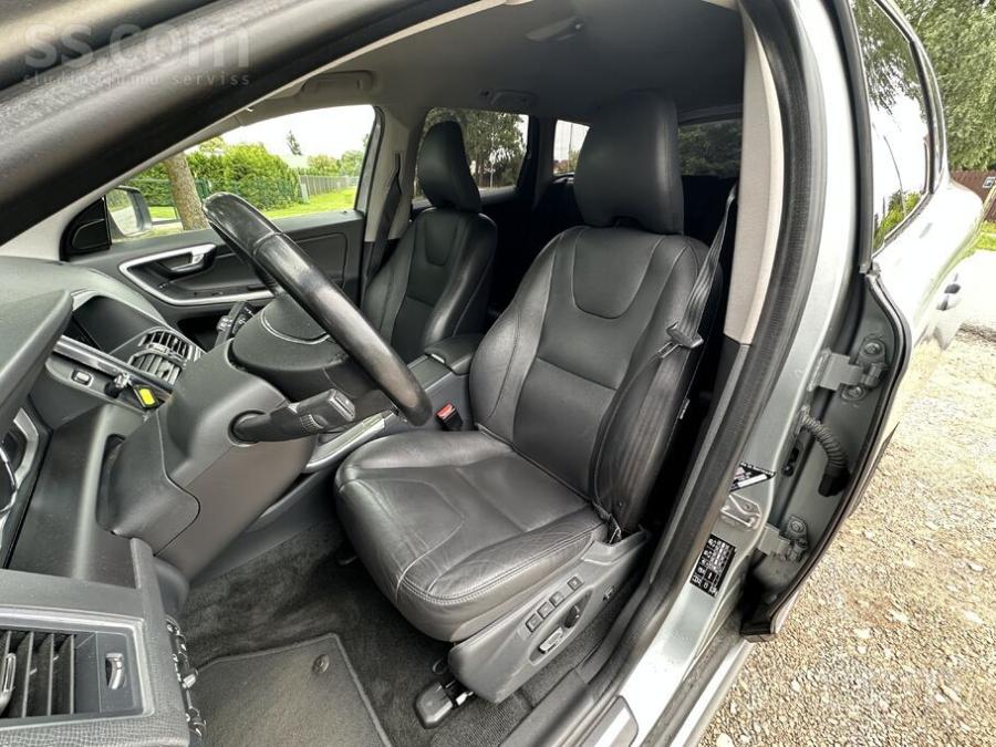 Pelēks Volvo XC60 2016 Rīga, ar dzinēja tilpumu 2.00 L un nobraukumu 0 tūkst. km par 10500 €, foto 12 vietnē AUTOMOTO.COM.LV