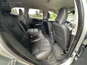 Pelēks Volvo XC60 2016 Rīga, ar dzinēja tilpumu 2.00 L un nobraukumu 0 tūkst. km par 10500 €, foto 18 vietnē AUTOMOTO.COM.LV