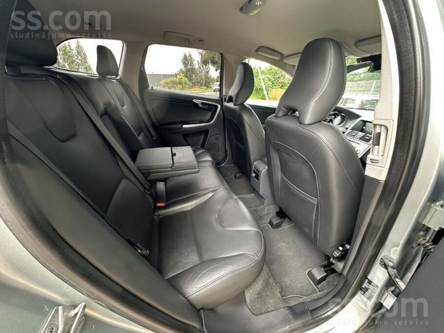 Pelēks Volvo XC60 2016 Rīga, ar dzinēja tilpumu 2.00 L un nobraukumu 0 tūkst. km par 10500 €, foto 18 vietnē AUTOMOTO.COM.LV