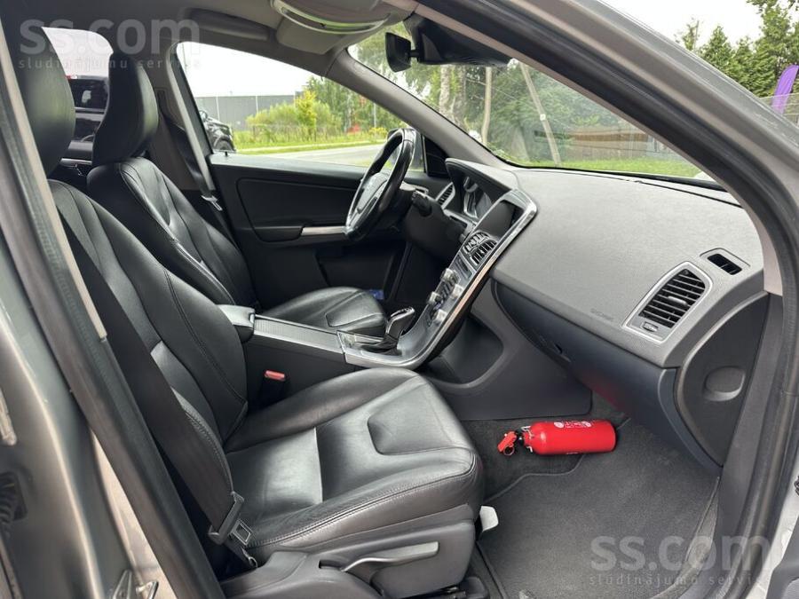 Pelēks Volvo XC60 2016 Rīga, ar dzinēja tilpumu 2.00 L un nobraukumu 0 tūkst. km par 10500 €, foto 19 vietnē AUTOMOTO.COM.LV