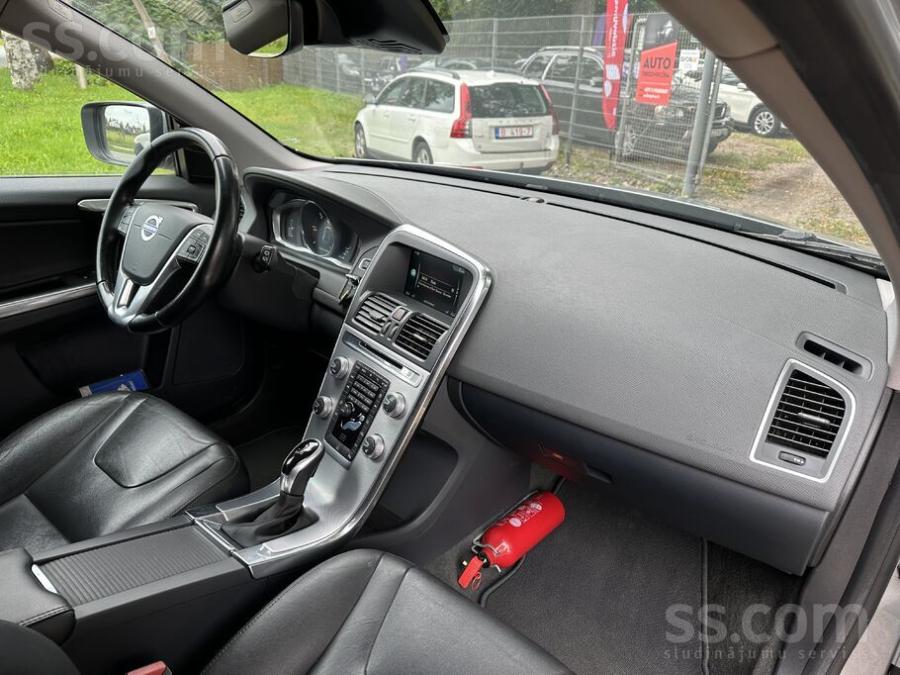 Pelēks Volvo XC60 2016 Rīga, ar dzinēja tilpumu 2.00 L un nobraukumu 0 tūkst. km par 10500 €, foto 21 vietnē AUTOMOTO.COM.LV