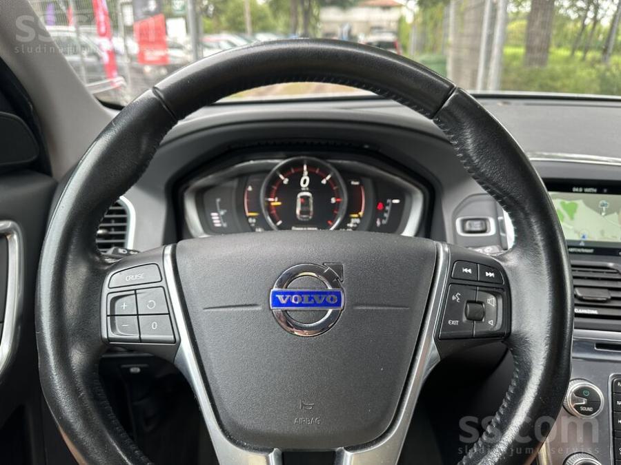 Pelēks Volvo XC60 2016 Rīga, ar dzinēja tilpumu 2.00 L un nobraukumu 0 tūkst. km par 10500 €, foto 24 vietnē AUTOMOTO.COM.LV