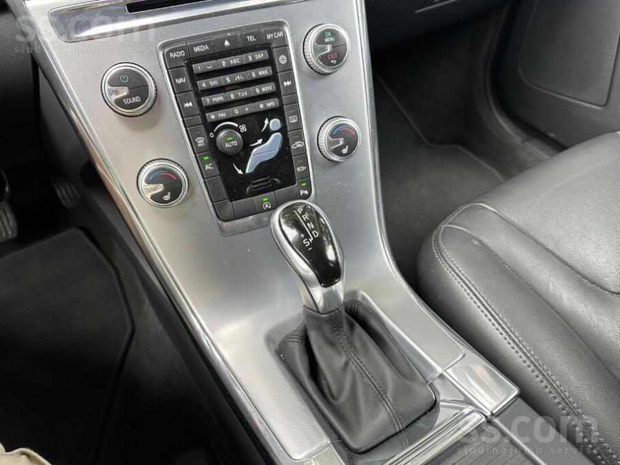 Pelēks Volvo XC60 2016 Rīga, ar dzinēja tilpumu 2.00 L un nobraukumu 0 tūkst. km par 10500 €, foto 28 vietnē AUTOMOTO.COM.LV
