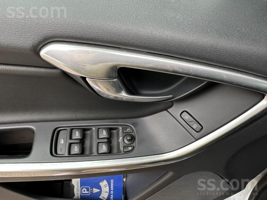 Pelēks Volvo XC60 2016 Rīga, ar dzinēja tilpumu 2.00 L un nobraukumu 0 tūkst. km par 10500 €, foto 30 vietnē AUTOMOTO.COM.LV