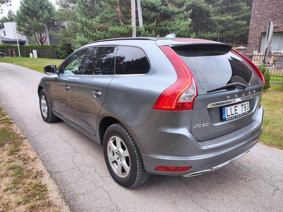 Pelēks Volvo XC60 2016 Viļņa, ar dzinēja tilpumu 2.40 L un nobraukumu 125 tūkst. km par 14100 €, foto 3 vietnē AUTOMOTO.COM.LV