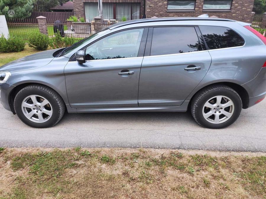 Pelēks Volvo XC60 2016 Viļņa, ar dzinēja tilpumu 2.40 L un nobraukumu 125 tūkst. km par 14100 €, foto 4 vietnē AUTOMOTO.COM.LV