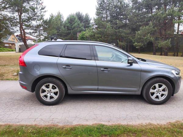 Grey Volvo XC60 2016 in Vilnius, with an engine capacity of 2.40 L and mileage of 125 thousand km for 14100 €, photo 7 on AUTOMOTO.COM.LV