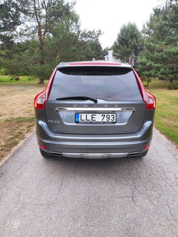 Grey Volvo XC60 2016 in Vilnius, with an engine capacity of 2.40 L and mileage of 125 thousand km for 14100 €, photo 9 on AUTOMOTO.COM.LV