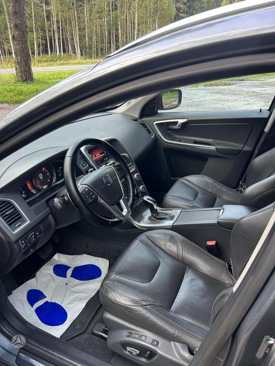 Pelēks Volvo XC60 2016 Tauragė, ar dzinēja tilpumu 2.40 L un nobraukumu 300 tūkst. km par 12450 €, foto 13 vietnē AUTOMOTO.COM.LV