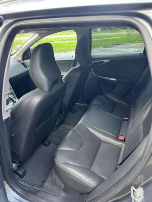 Pelēks Volvo XC60 2016 Tauragė, ar dzinēja tilpumu 2.40 L un nobraukumu 300 tūkst. km par 12450 €, foto 14 vietnē AUTOMOTO.COM.LV