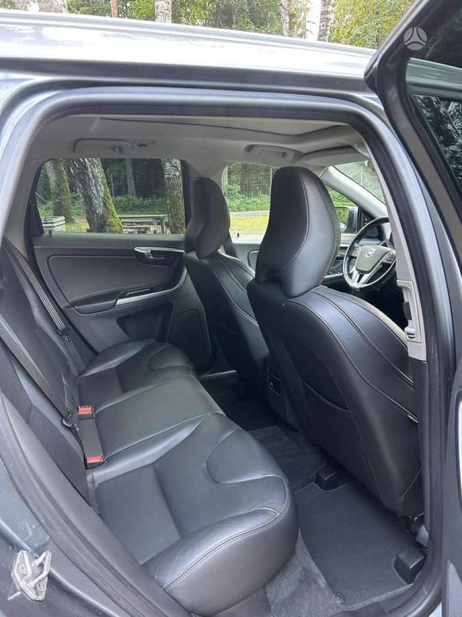 Pelēks Volvo XC60 2016 Tauragė, ar dzinēja tilpumu 2.40 L un nobraukumu 300 tūkst. km par 12450 €, foto 16 vietnē AUTOMOTO.COM.LV