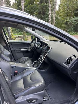 Pelēks Volvo XC60 2016 Tauragė, ar dzinēja tilpumu 2.40 L un nobraukumu 300 tūkst. km par 12450 €, foto 17 vietnē AUTOMOTO.COM.LV