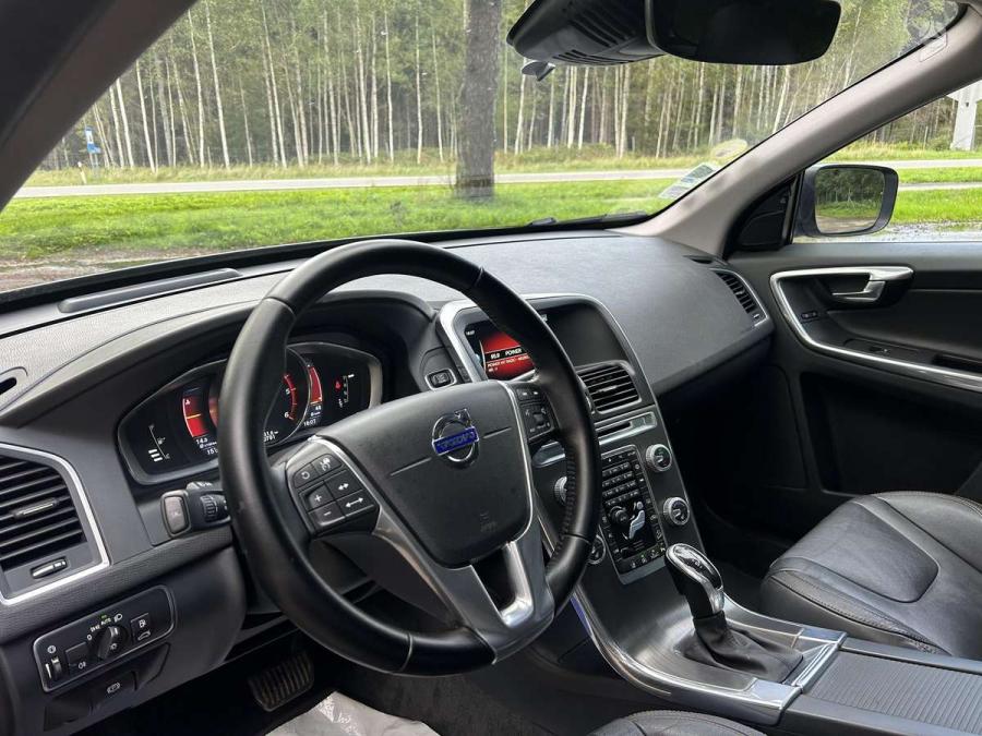 Pelēks Volvo XC60 2016 Tauragė, ar dzinēja tilpumu 2.40 L un nobraukumu 300 tūkst. km par 12450 €, foto 20 vietnē AUTOMOTO.COM.LV