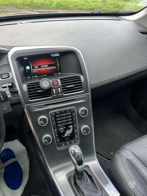Pelēks Volvo XC60 2016 Tauragė, ar dzinēja tilpumu 2.40 L un nobraukumu 300 tūkst. km par 12450 €, foto 22 vietnē AUTOMOTO.COM.LV