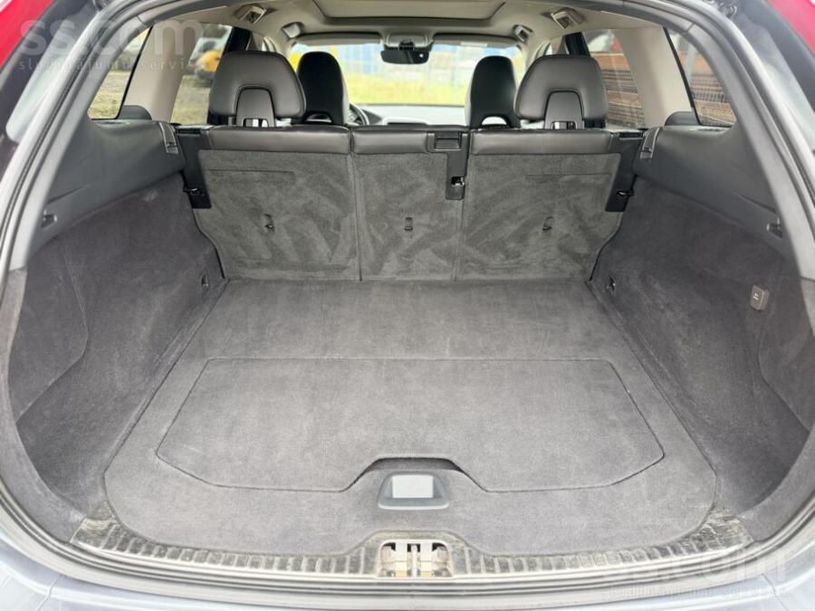 Grey Volvo XC60 2016 in Riga, with an engine capacity of 2.40 L and mileage of 195 thousand km for 15995 €, photo 6 on AUTOMOTO.COM.LV