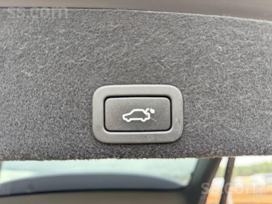 Grey Volvo XC60 2016 in Riga, with an engine capacity of 2.40 L and mileage of 195 thousand km for 15995 €, photo 7 on AUTOMOTO.COM.LV