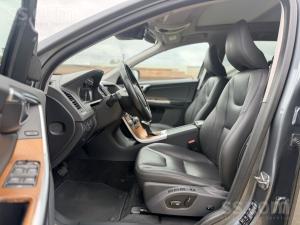 Grey Volvo XC60 2016 in Riga, with an engine capacity of 2.40 L and mileage of 195 thousand km for 15995 €, photo 12 on AUTOMOTO.COM.LV
