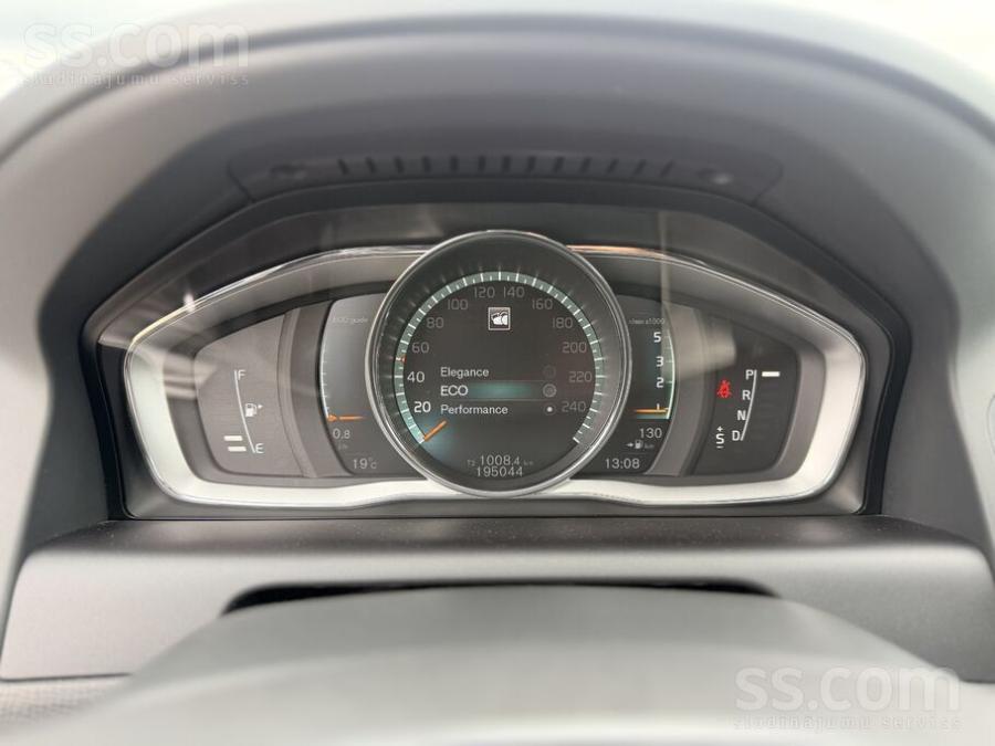 Grey Volvo XC60 2016 in Riga, with an engine capacity of 2.40 L and mileage of 195 thousand km for 15995 €, photo 19 on AUTOMOTO.COM.LV