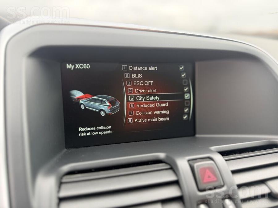 Grey Volvo XC60 2016 in Riga, with an engine capacity of 2.40 L and mileage of 195 thousand km for 15995 €, photo 26 on AUTOMOTO.COM.LV