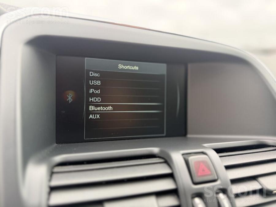 Grey Volvo XC60 2016 in Riga, with an engine capacity of 2.40 L and mileage of 195 thousand km for 15995 €, photo 30 on AUTOMOTO.COM.LV